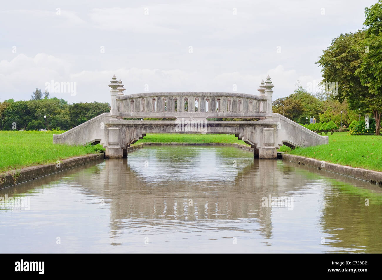 Footbridge in a park hi-res stock photography and images - Alamy