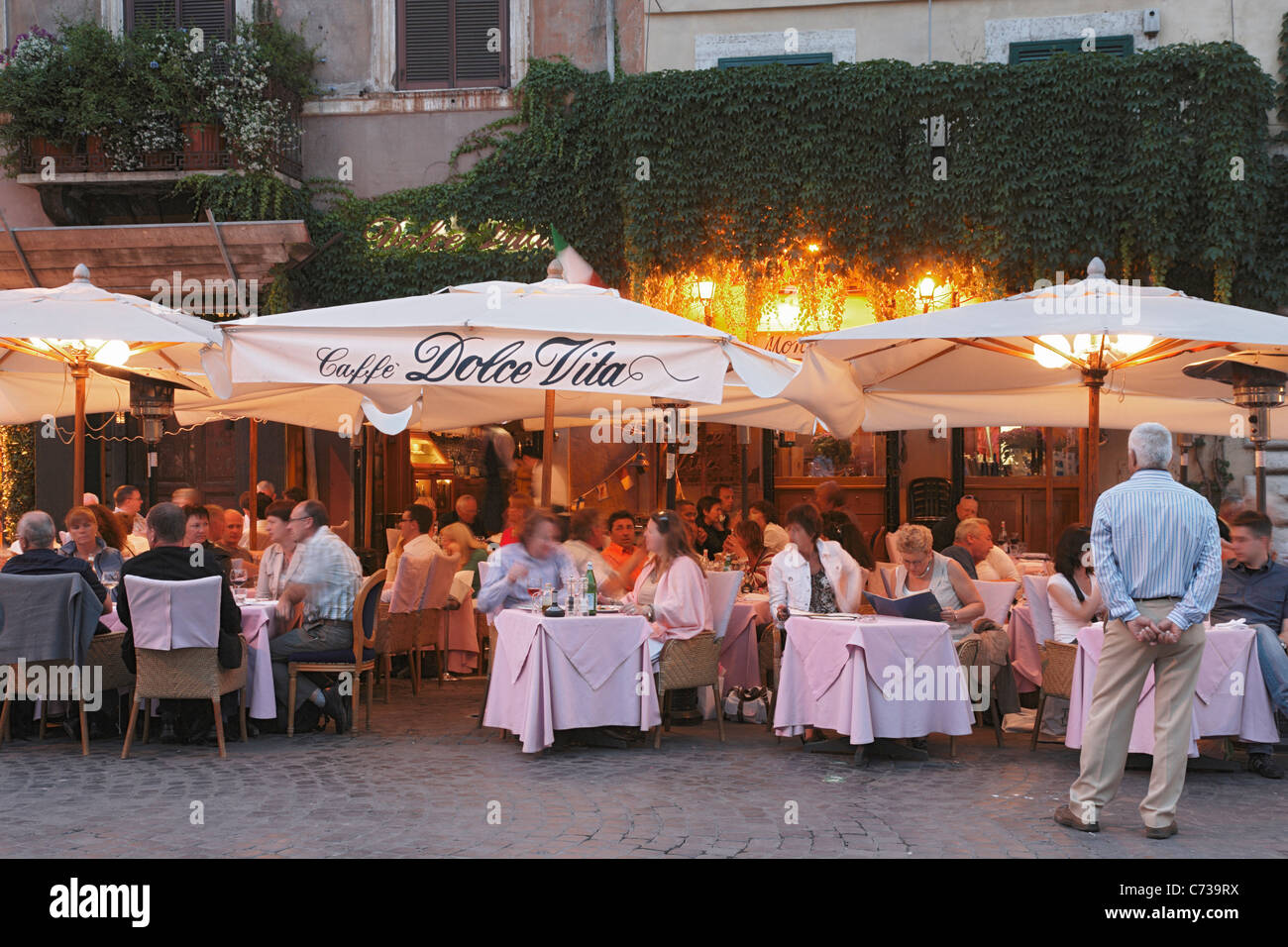 Piazza navona restaurant hi-res stock photography and images - Alamy