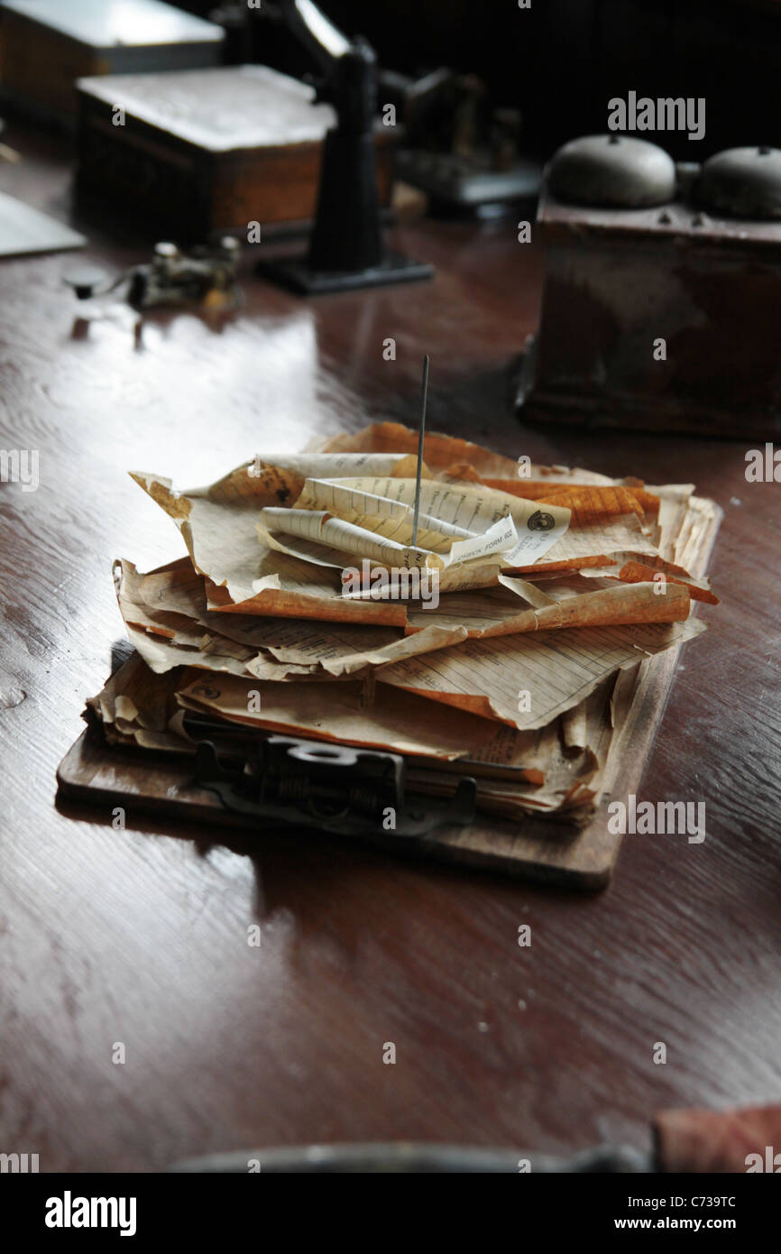 Old desk papers hi-res stock photography and images - Alamy