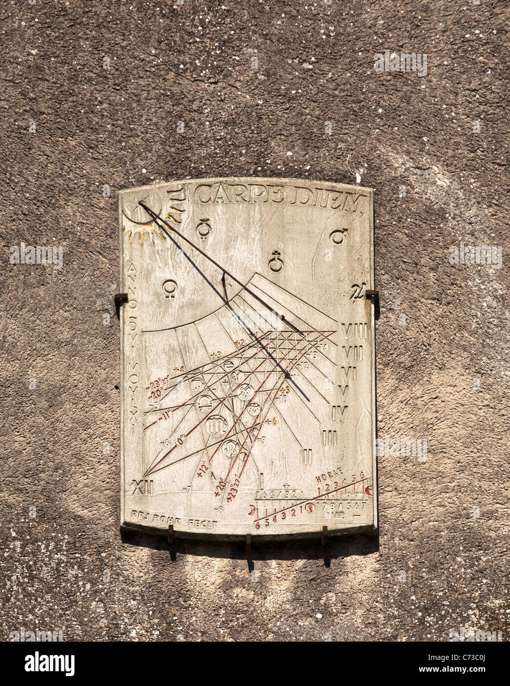 Sundial time clock hi-res stock photography and images - Alamy
