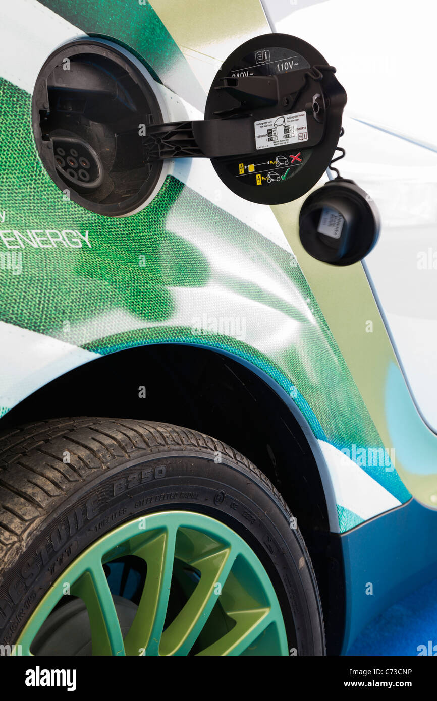 Smart Fortwo electric drive car charging point eSmart Stock Photo - Alamy