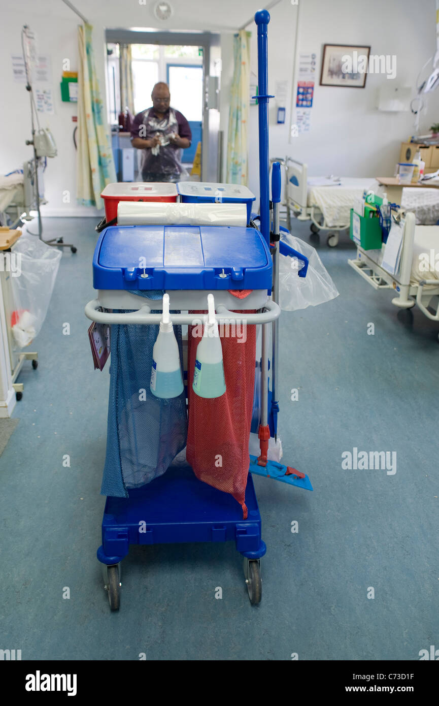 Hospital cleaner hi-res stock photography and images - Alamy