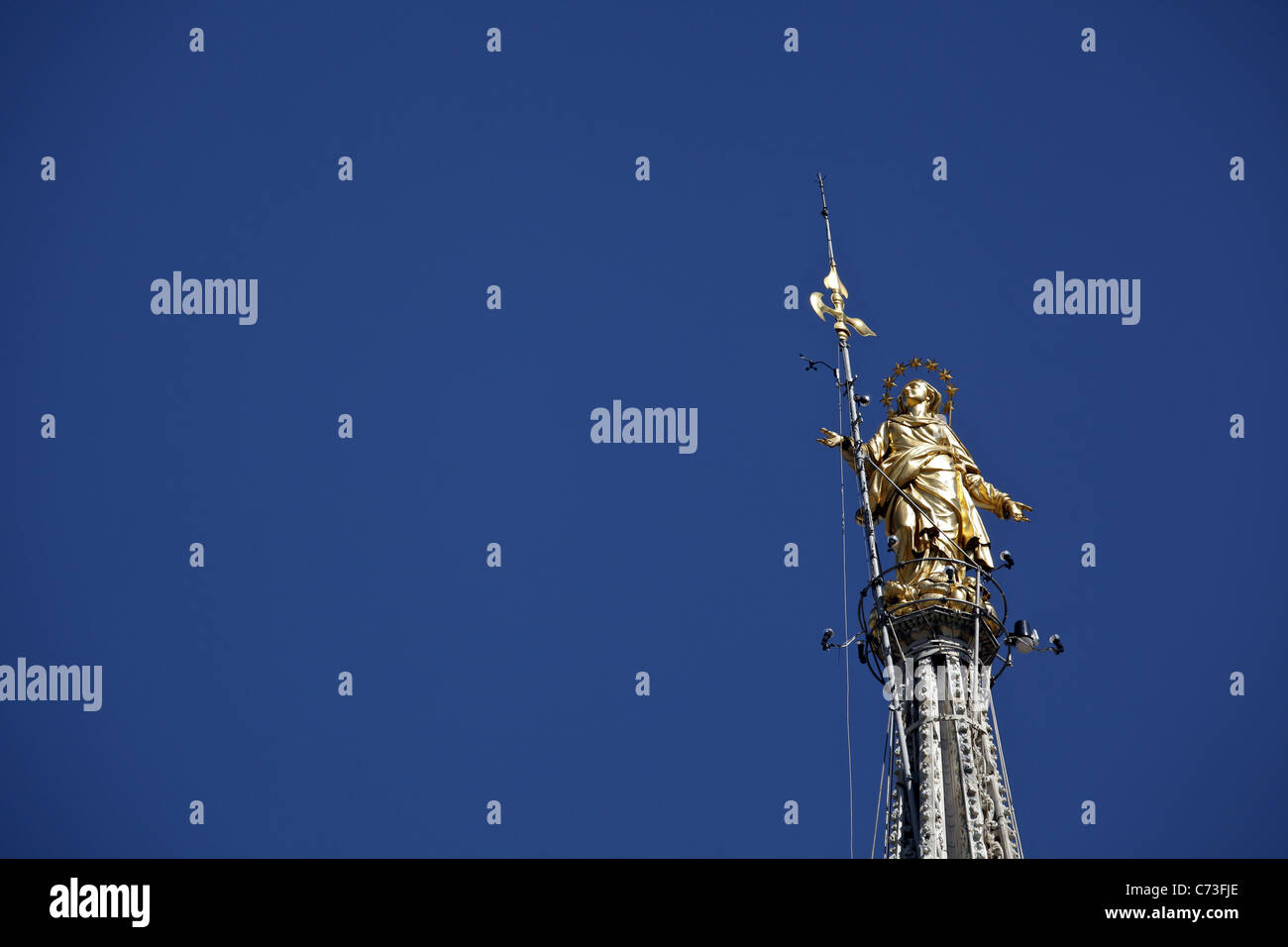 Milan duomo madonna cathedral church hi-res stock photography and ...