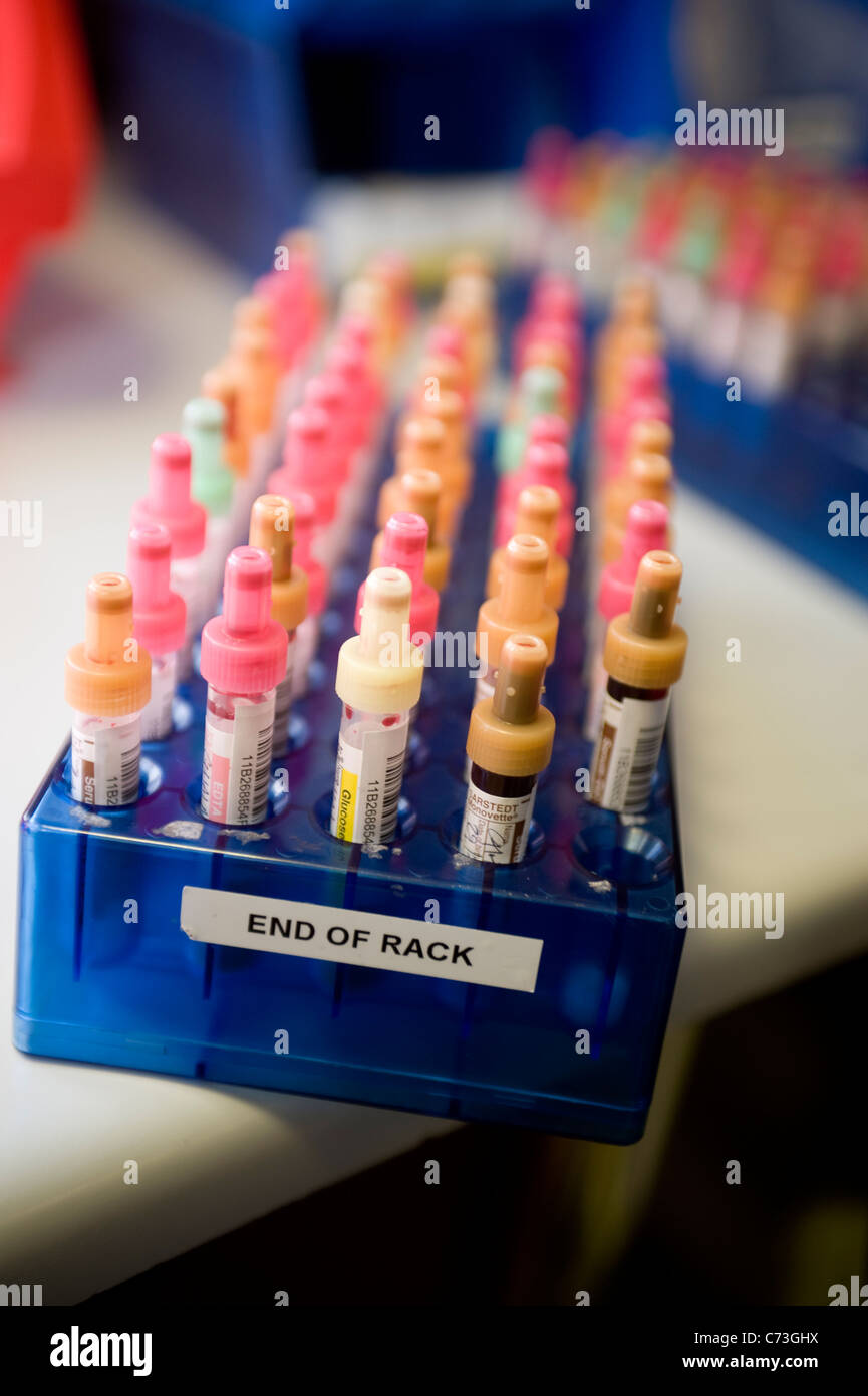 Lab sample robot hi-res stock photography and images - Alamy