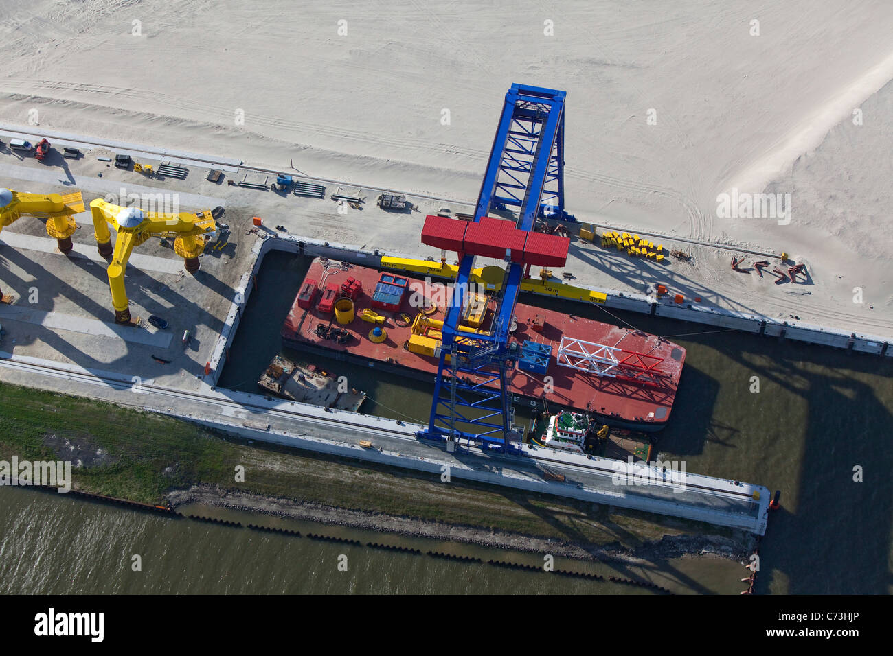 Floating platform hi-res stock photography and images - Alamy