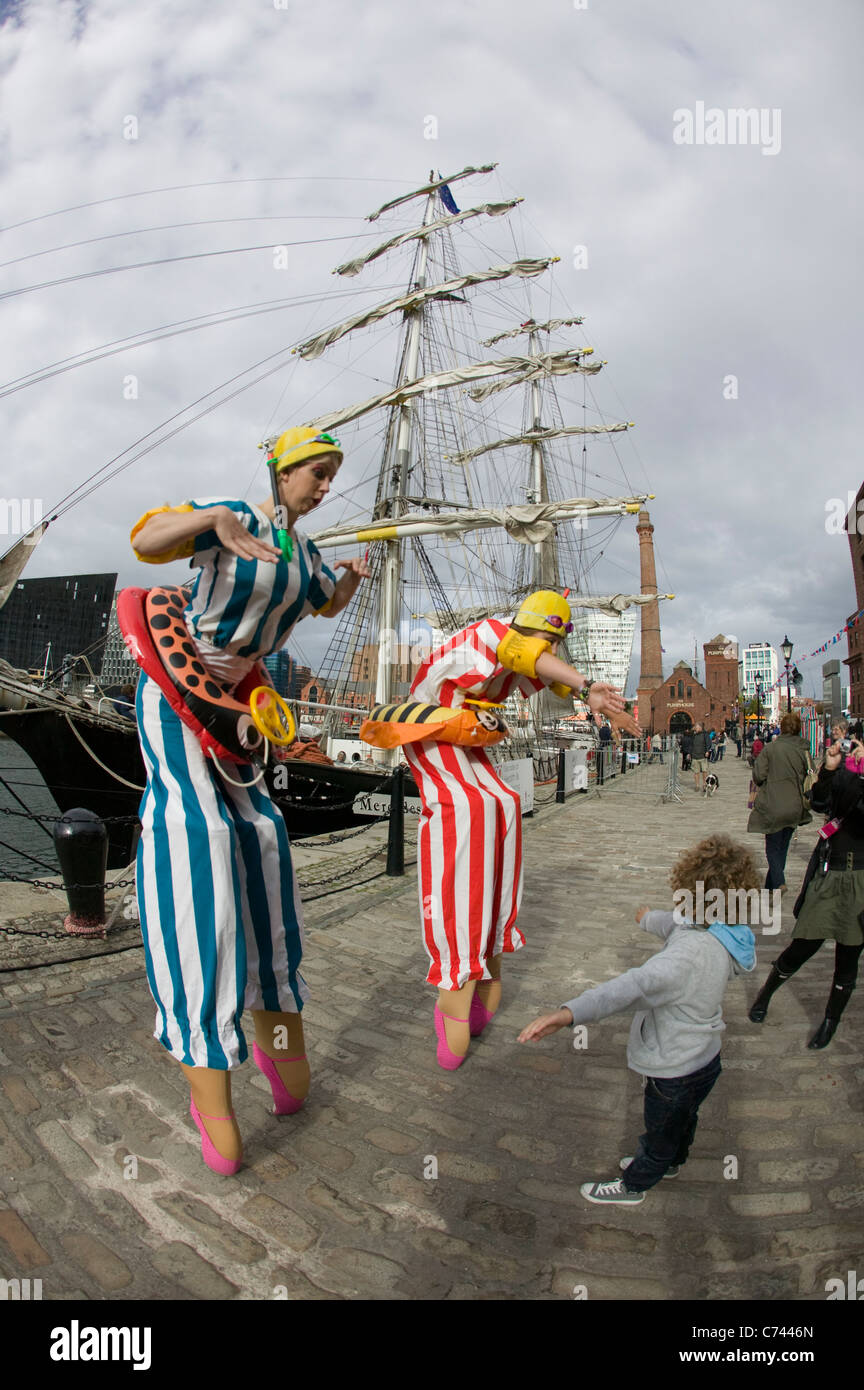 Albert dock liverpool children hi-res stock photography and images - Alamy