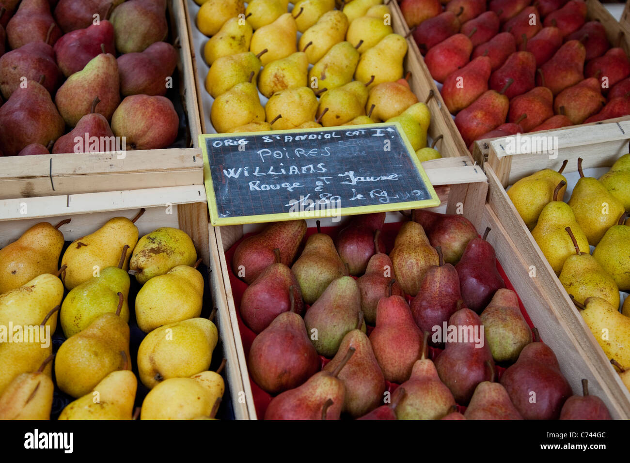 Selection of pears for sale on market stall Stock Photo - Alamy