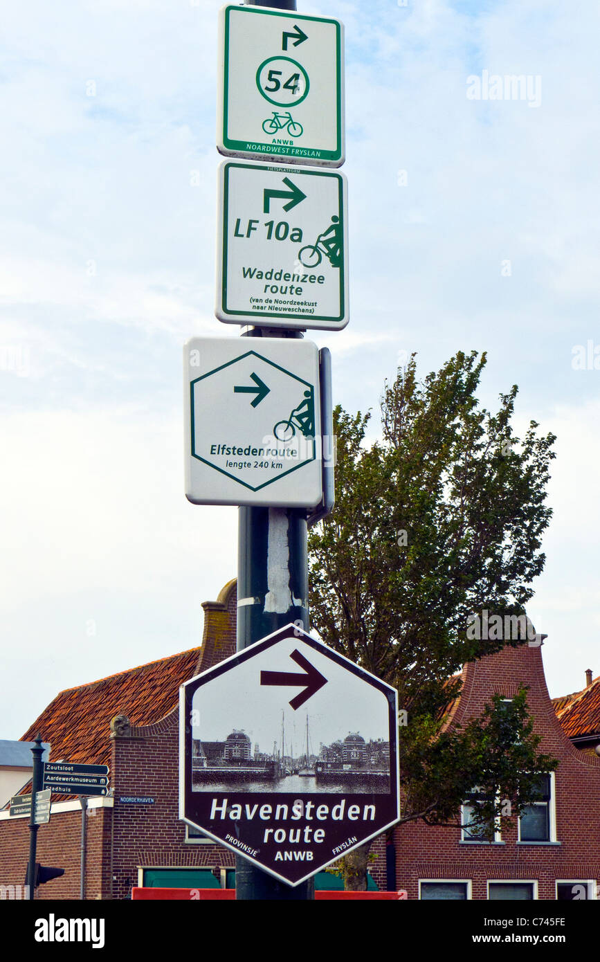 Cycle route signs hi-res stock photography and images - Alamy