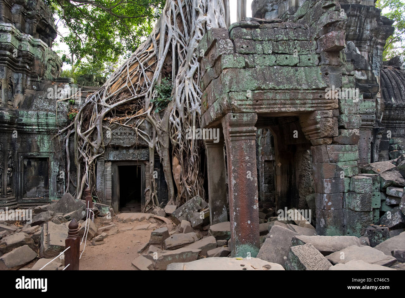 Entrance temple ruin angkor hi-res stock photography and images - Alamy