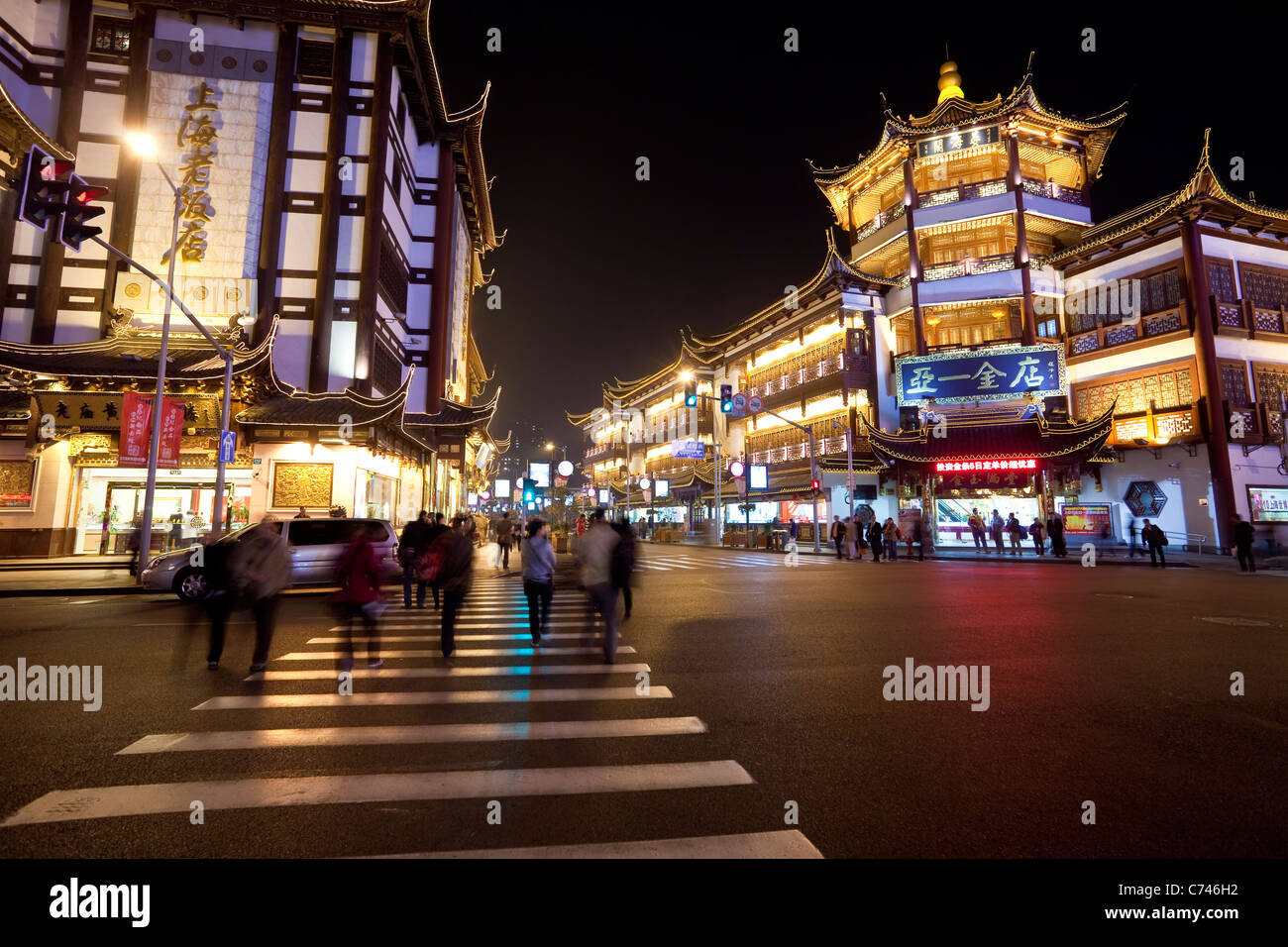 Shanghai street night hi-res stock photography and images - Alamy