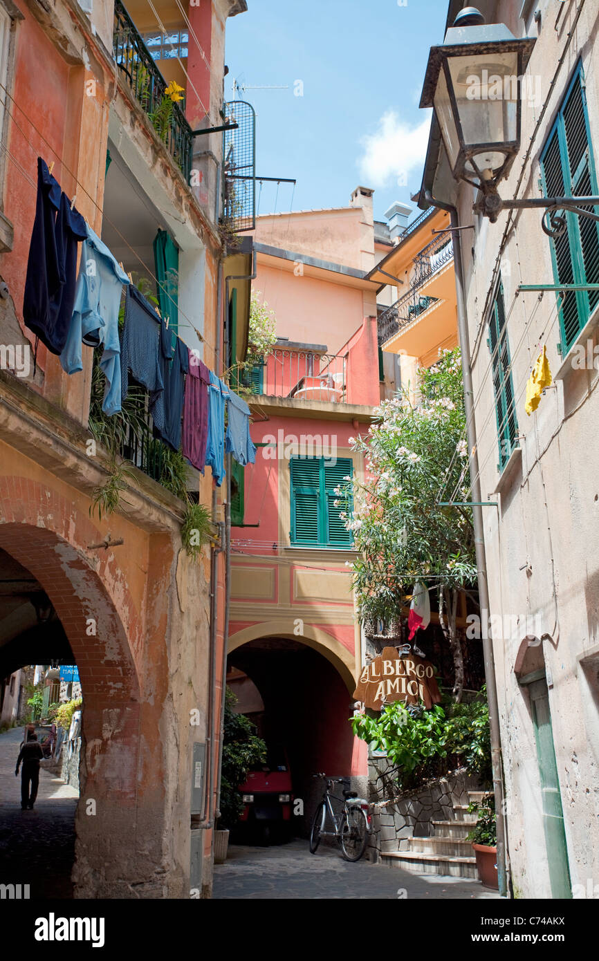 Typical italian alley hi-res stock photography and images - Alamy