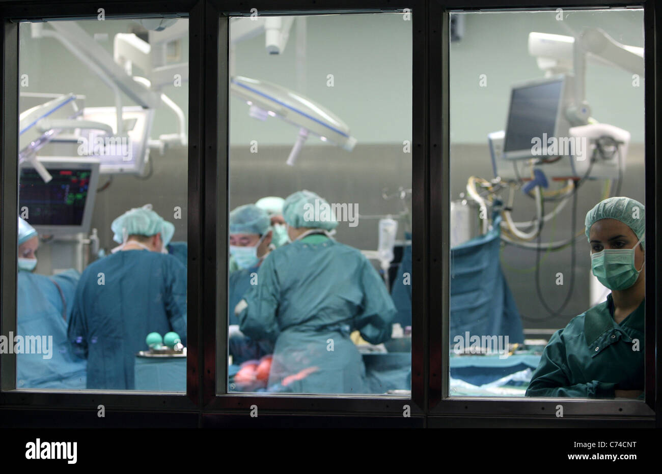Heart surgery at the German Heart Centre in Virchow Klinikum Berlin ...