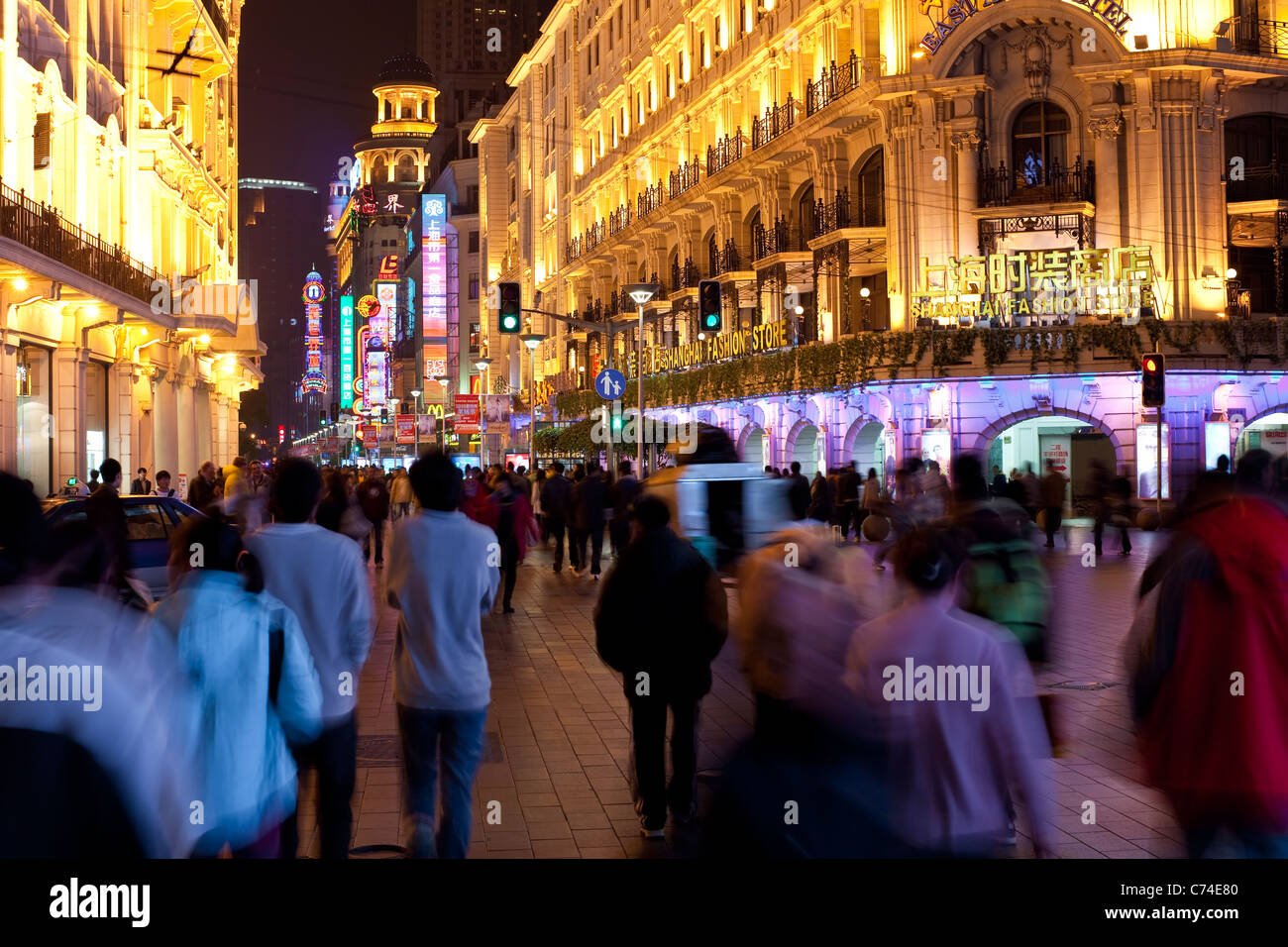 Shanghai night crowds hi-res stock photography and images - Alamy
