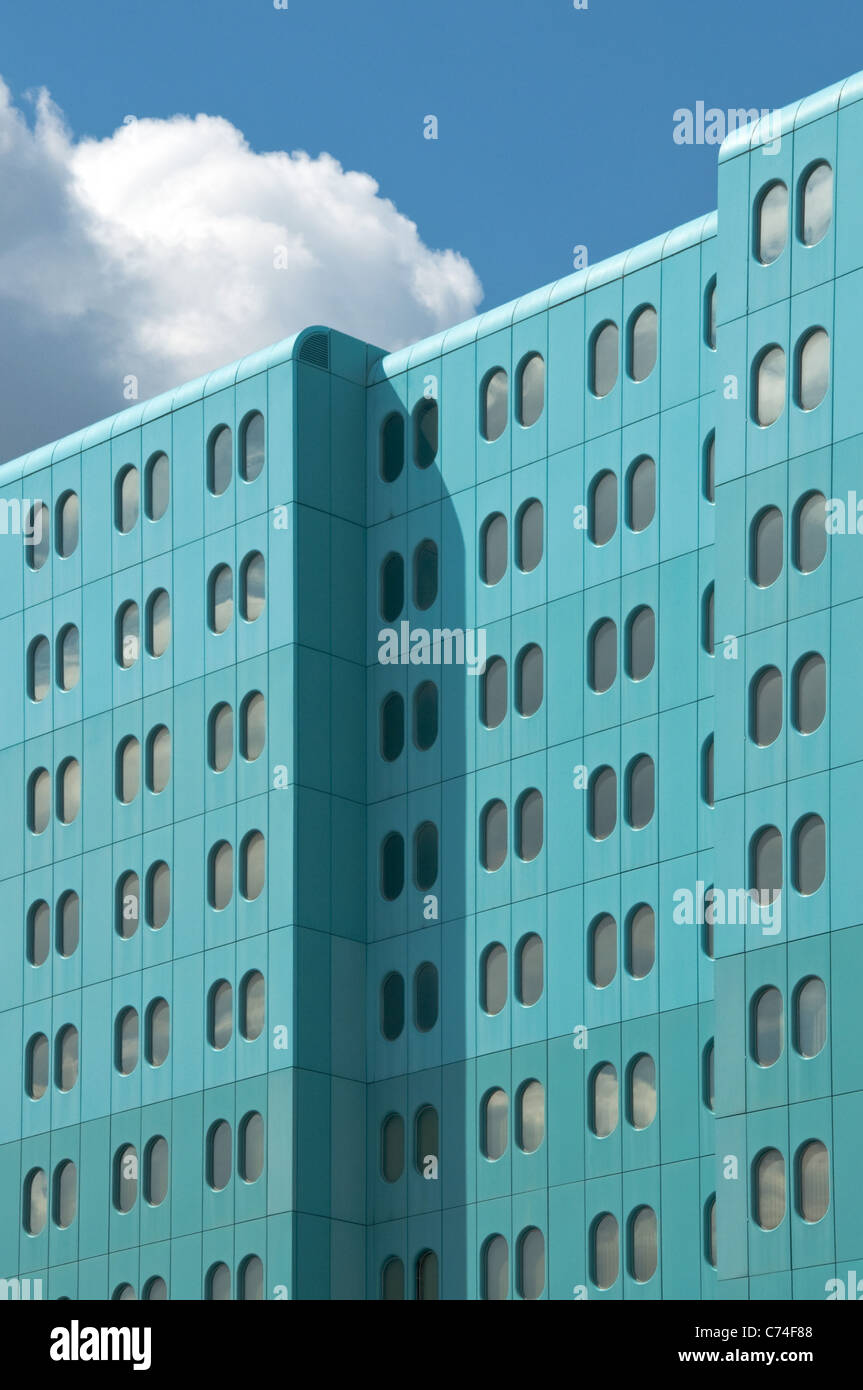 Modern hospital exterior hi-res stock photography and images - Alamy