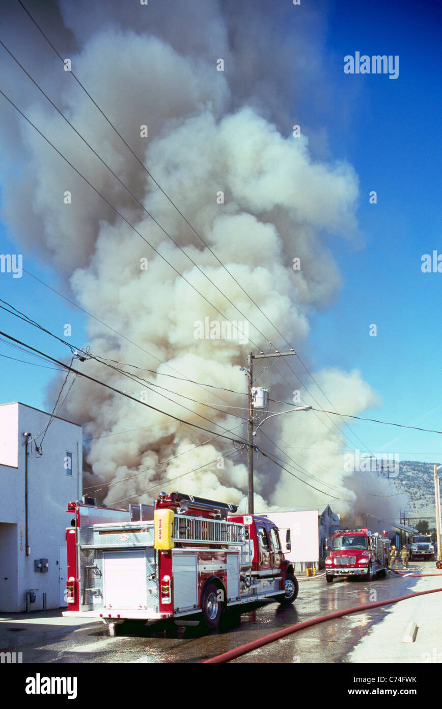 Raging fire in an urban environment hi-res stock photography and images ...