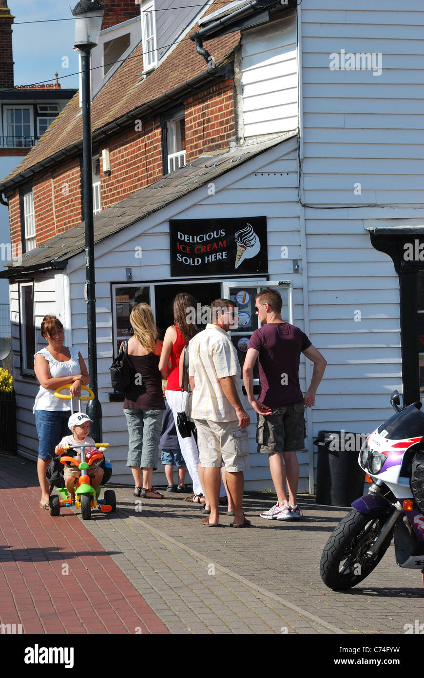 Ice Cream Queue Stock Photos & Ice Cream Queue Stock Images - Alamy