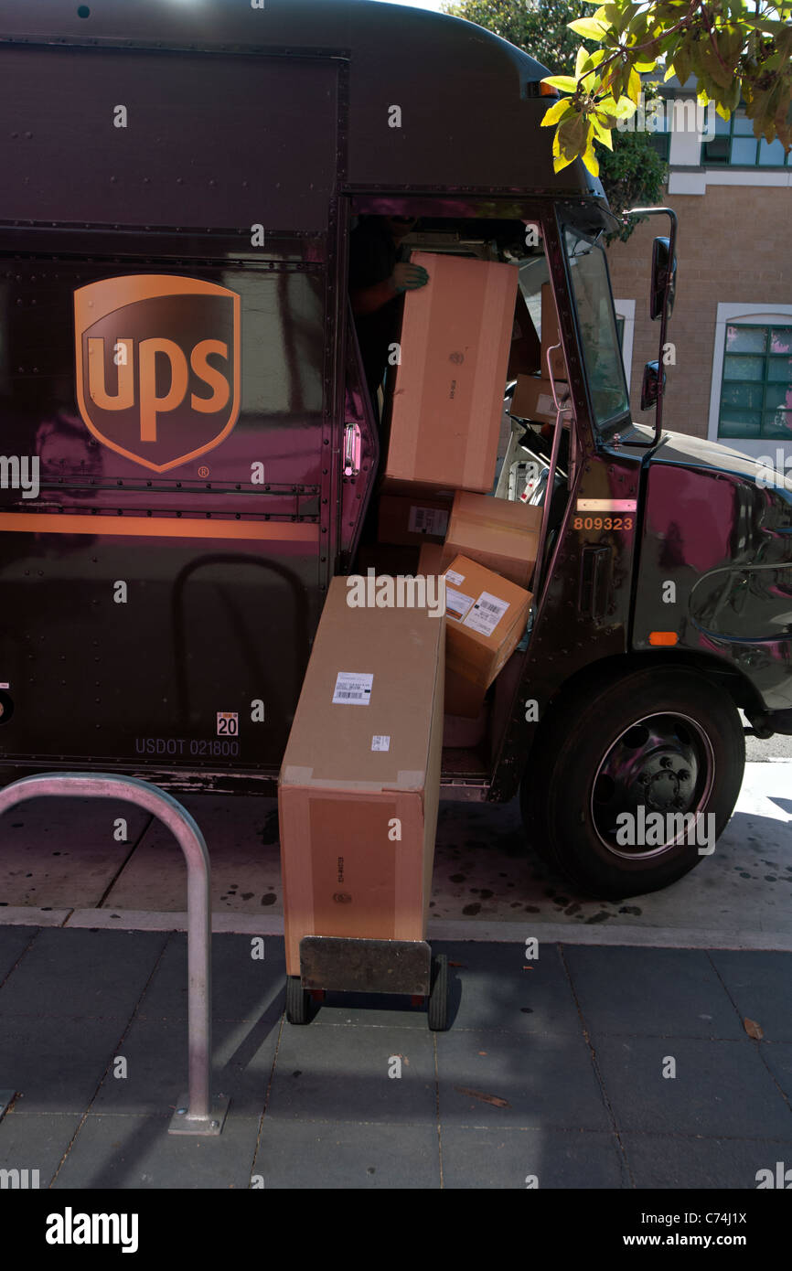 ups van in san francisco Stock Photo - Alamy