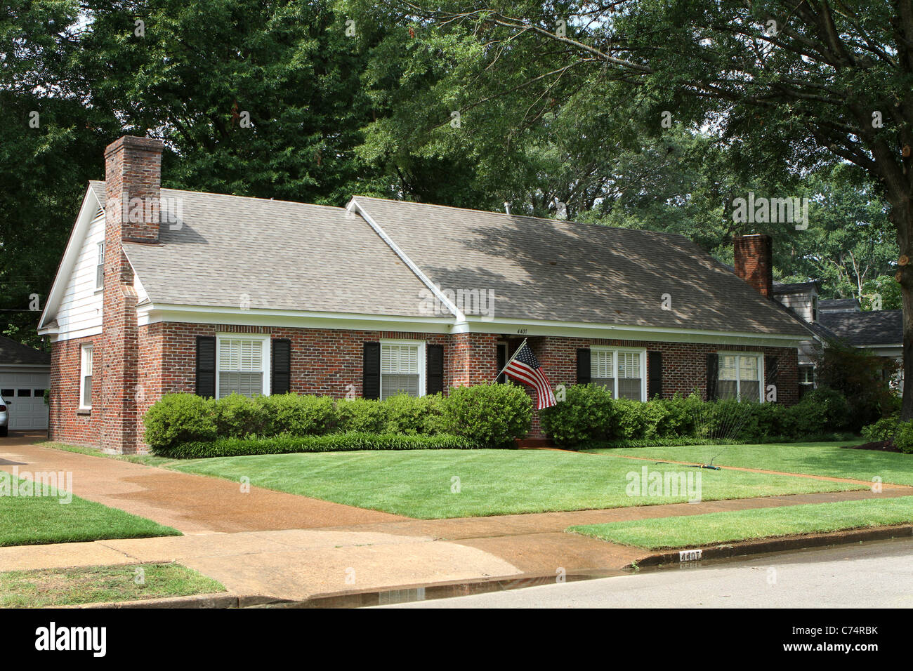 Middle class house hi-res stock photography and images - Alamy