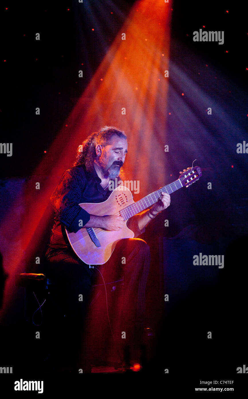 Latin guitarist hi-res stock photography and images - Alamy