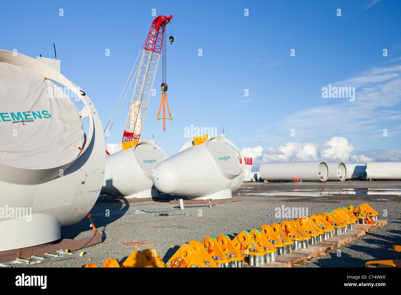 Bolt on steel brackets hi-res stock photography and images - Alamy