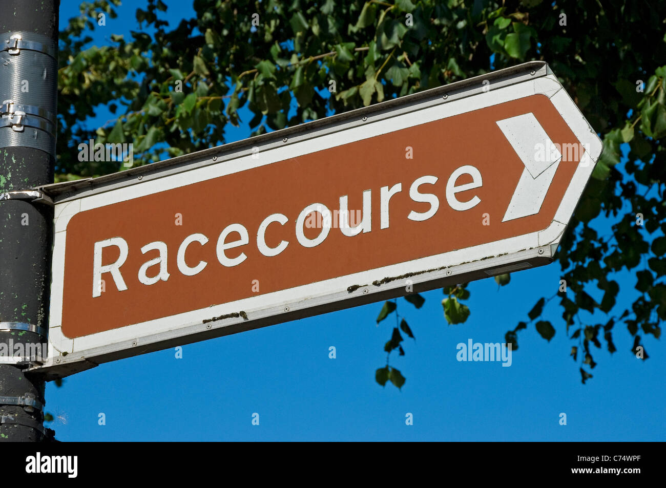 Tourist brown direction sign hi-res stock photography and images - Alamy