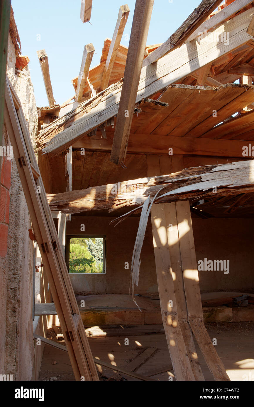 Broken Wood Plank Stock Photos & Broken Wood Plank Stock Images - Alamy