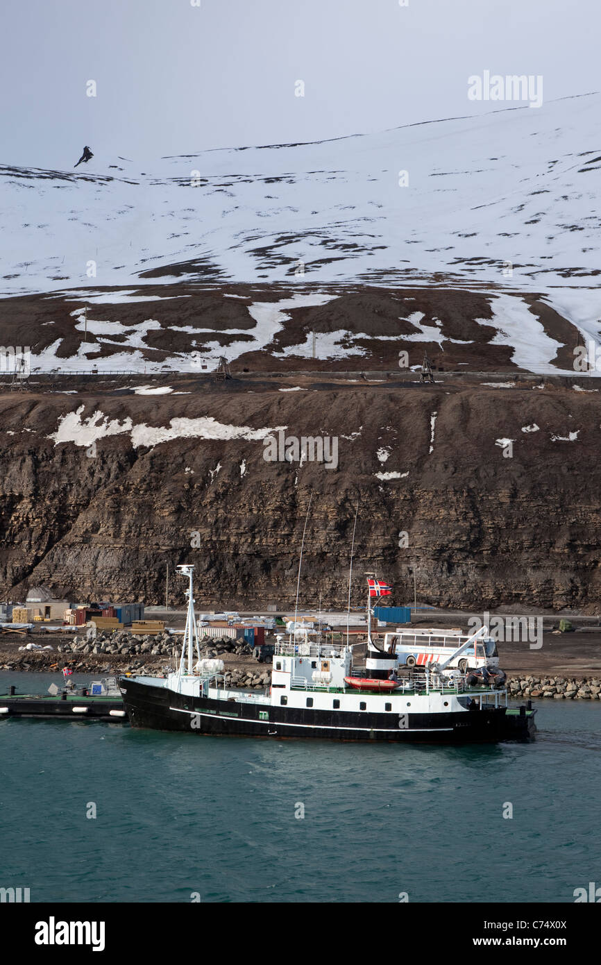 Ship alongside in the port of Longyearbyen, Spitsbergen, in the ...