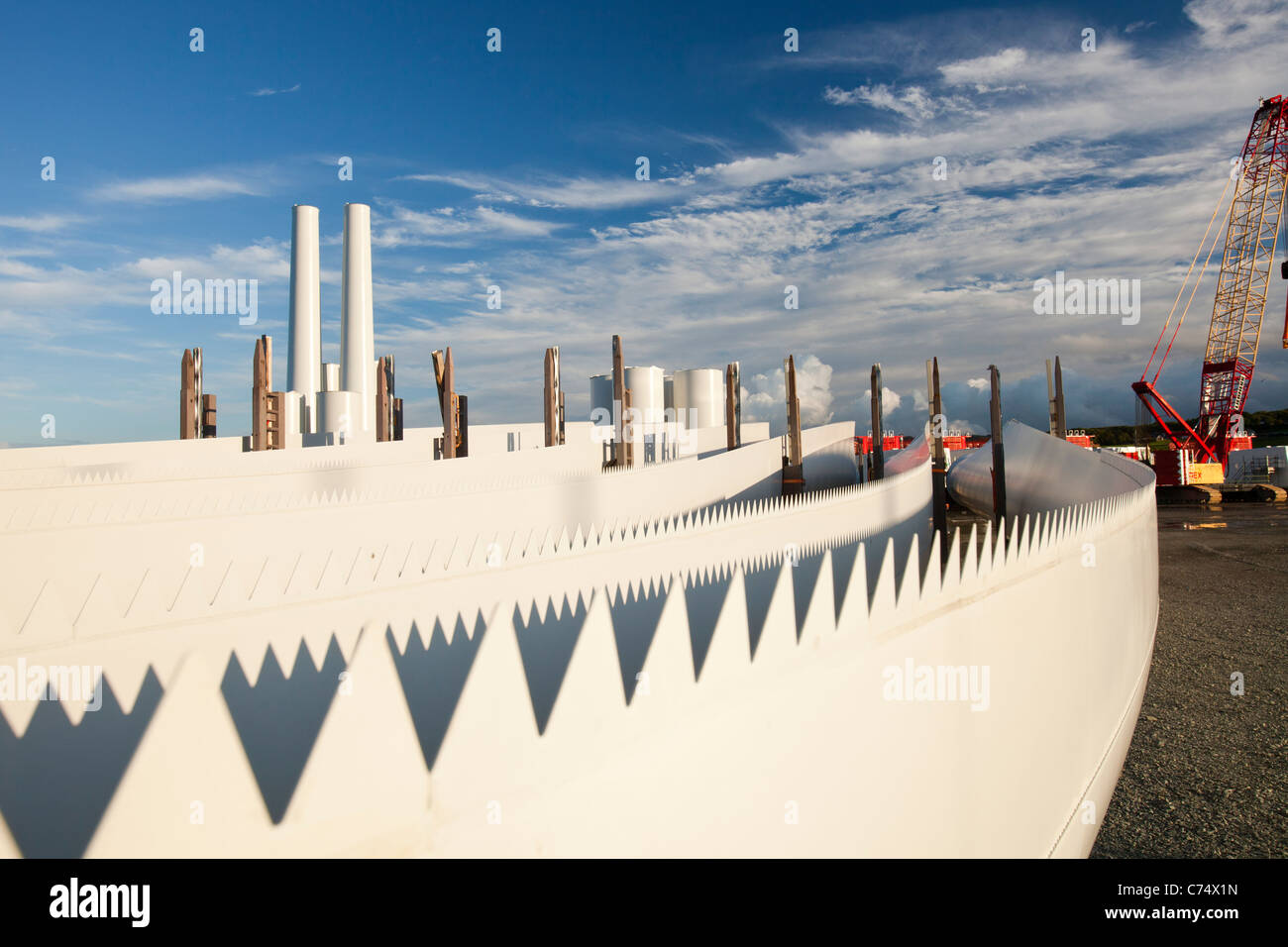 wind turbine blades with serrated edges to increase efficiency, on the ...