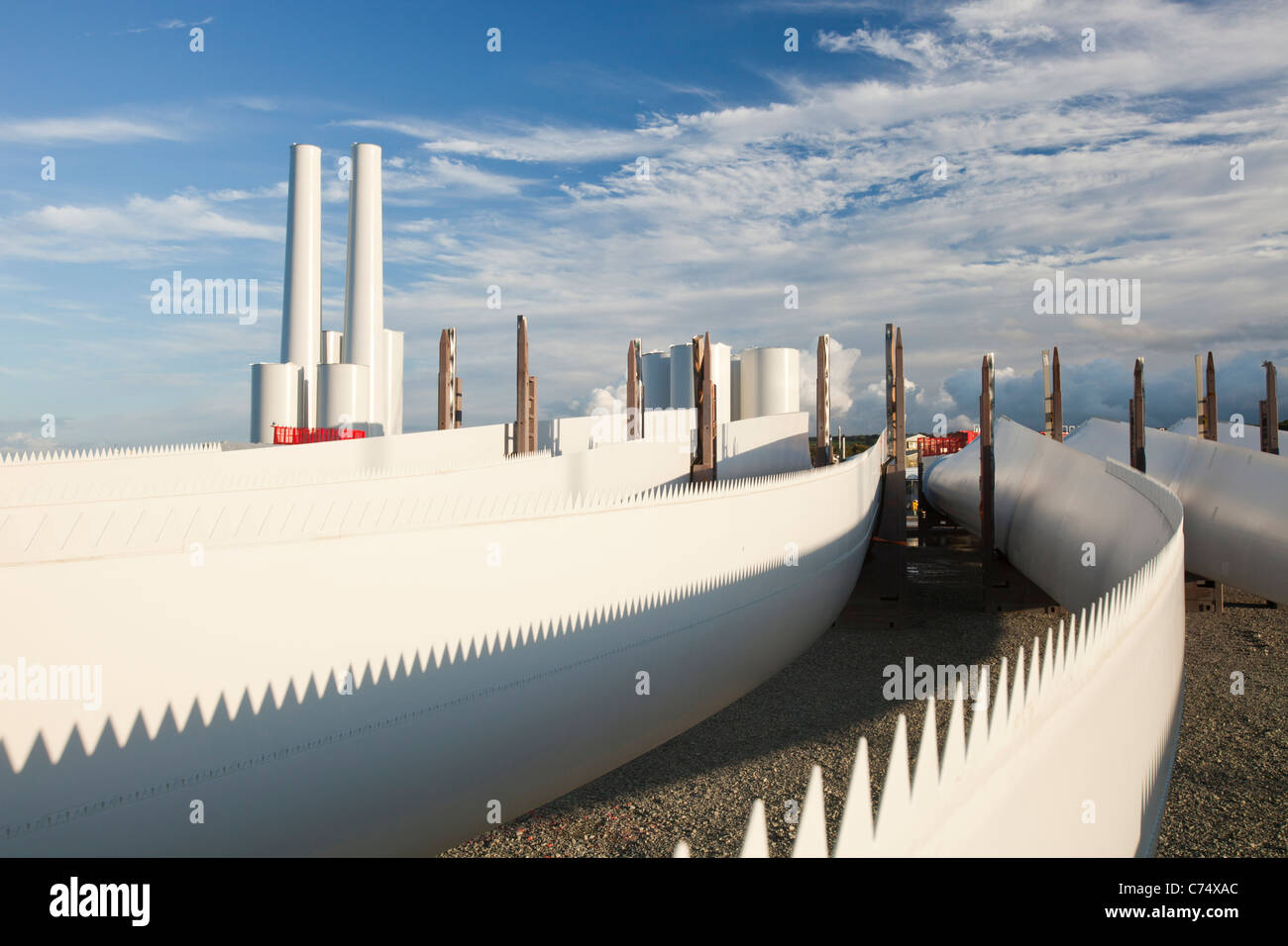 wind turbine blades with serrated edges to increase efficiency, on ...
