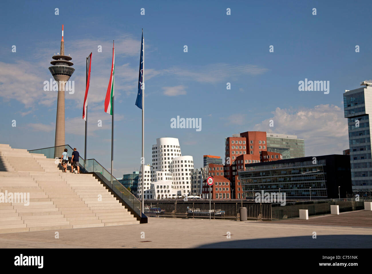 Neuer fahnenmast hi-res stock photography and images - Alamy
