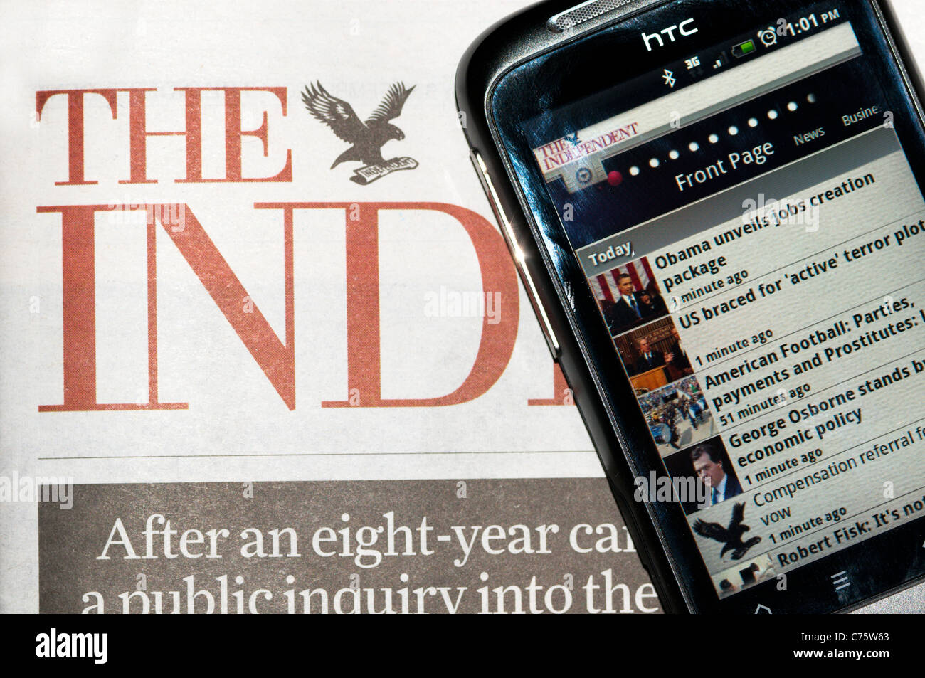 Reading broadsheet newspaper uk hi-res stock photography and images - Alamy