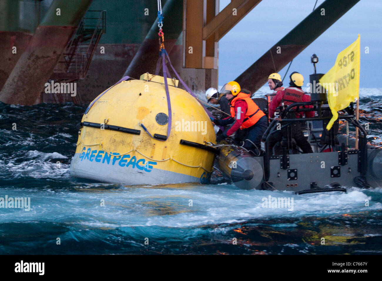 Arctic oil rig hi-res stock photography and images - Alamy
