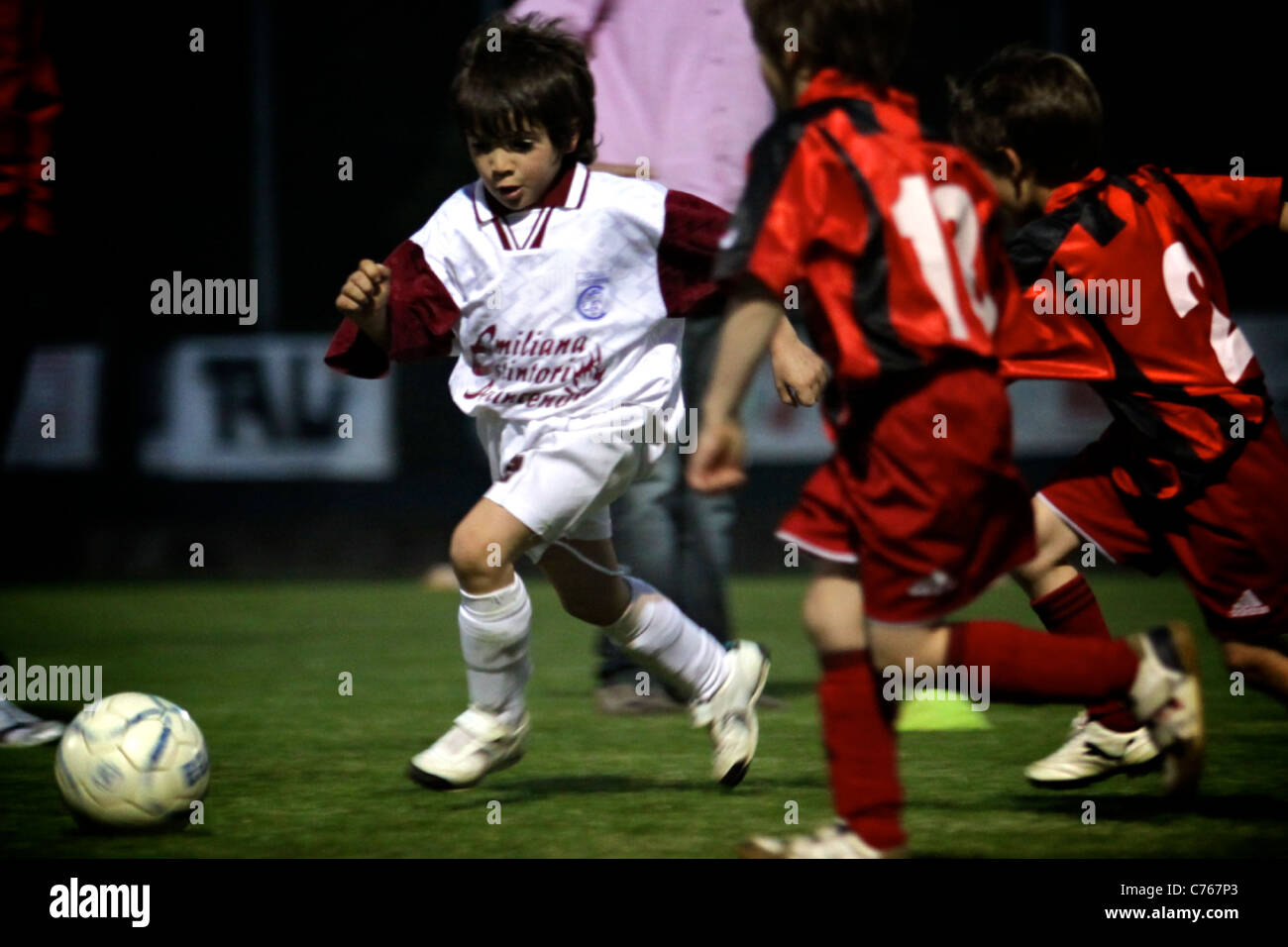 striker running to avoid being unmarked, trying to overcome two ...