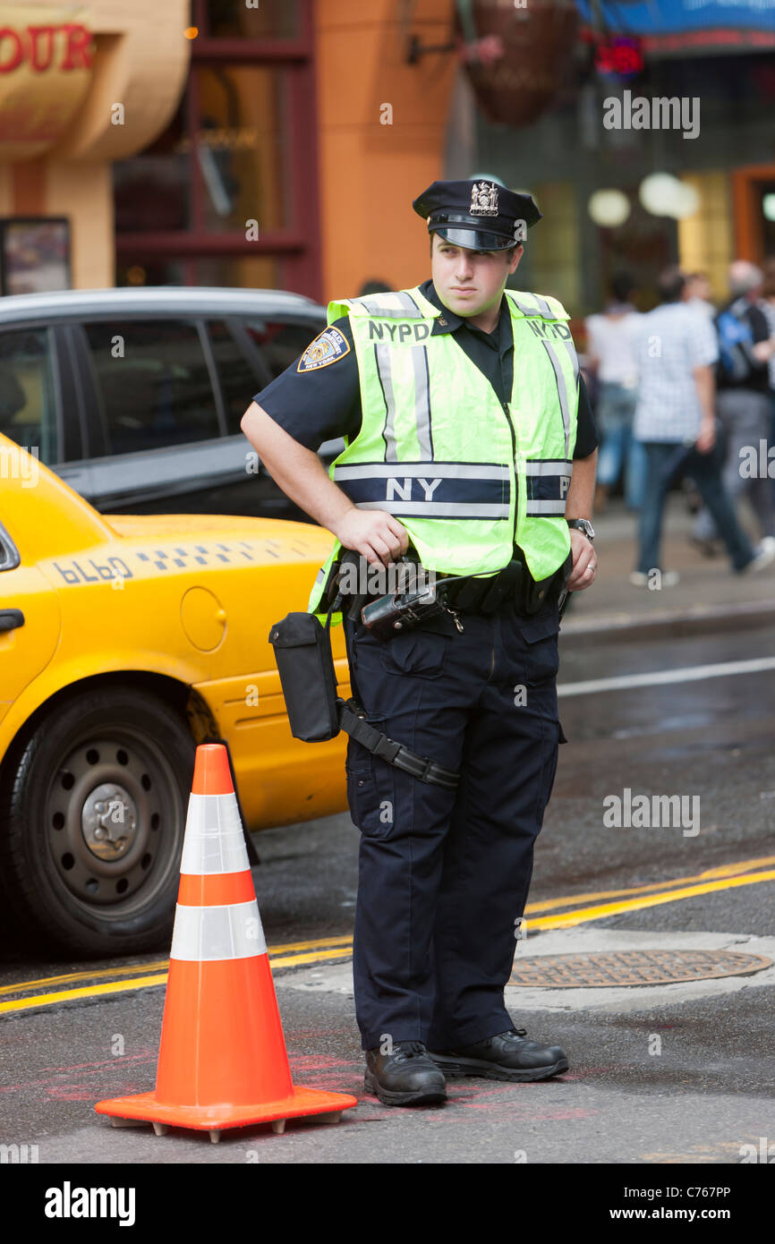 Nypd security hi-res stock photography and images - Alamy