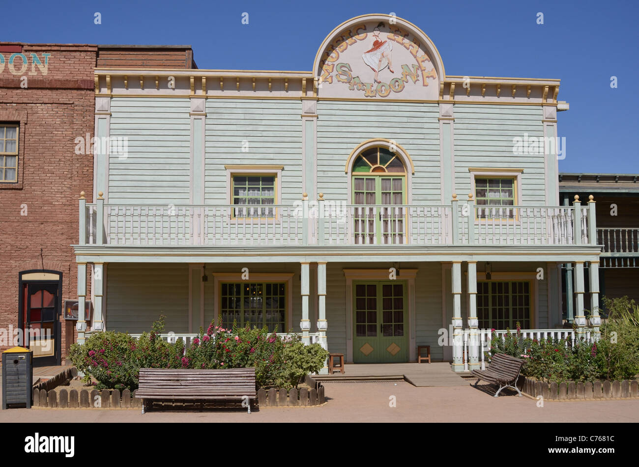 Oasys theme park clapperboard building film set Stock Photo - Alamy