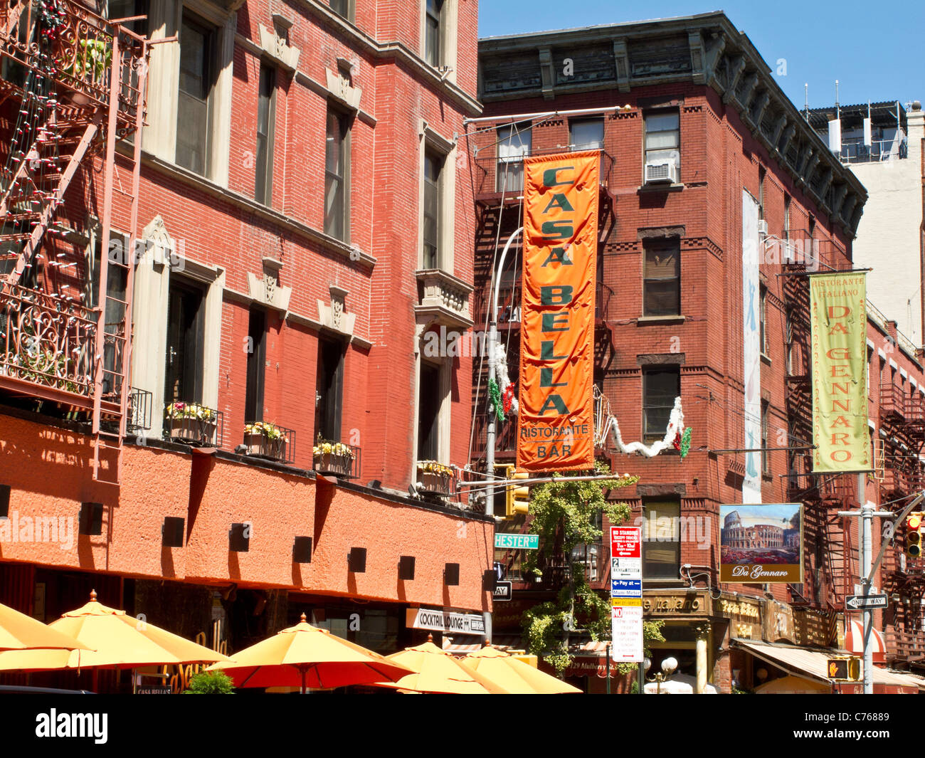 Mulberry shop sign hi-res stock photography and images - Alamy