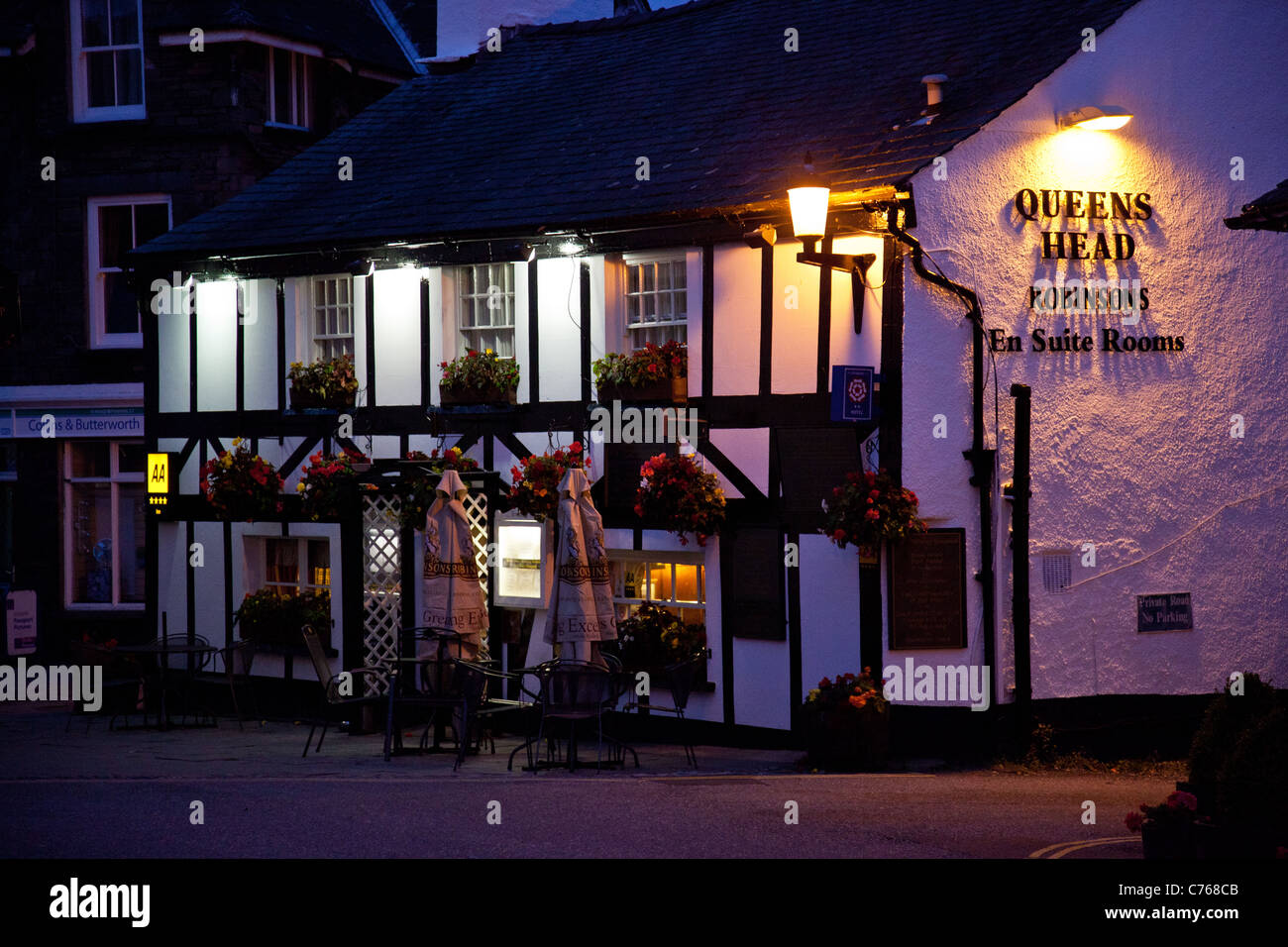 Queens head hawkshead hi-res stock photography and images - Alamy