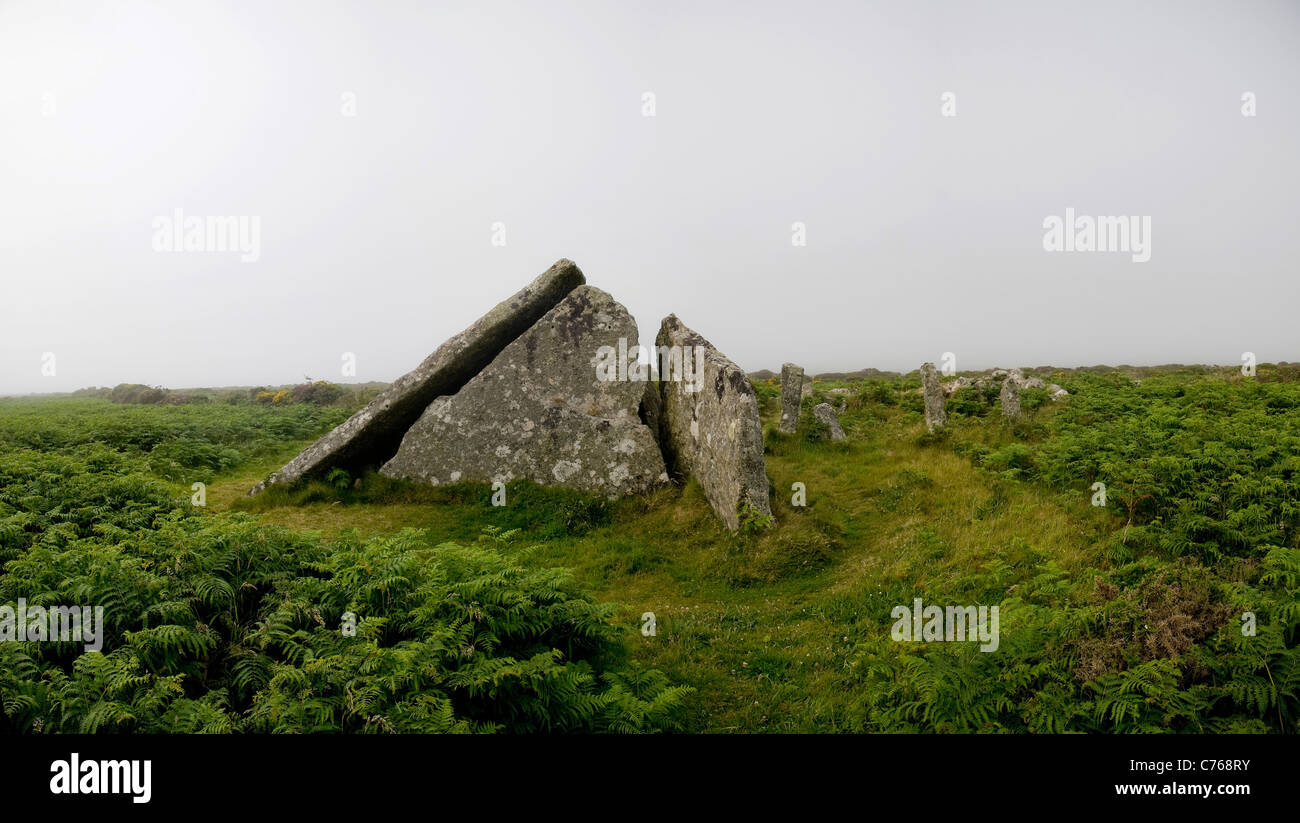 Zennor Quoit Neolithic burial chamber on Zennor Down, Cornwall, UK ...