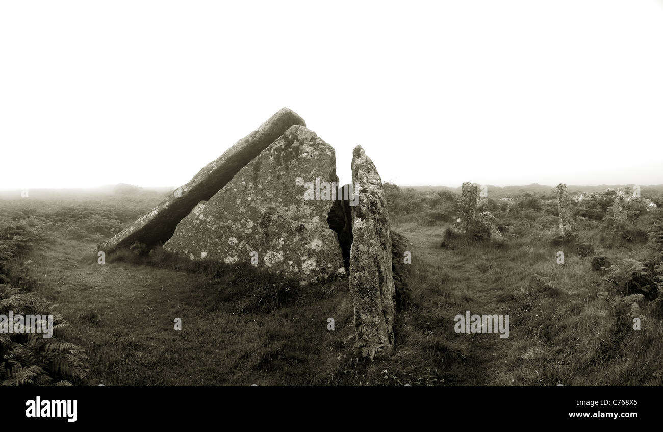 Zennor Quoit Neolithic burial chamber on Zennor Down, Cornwall, UK ...