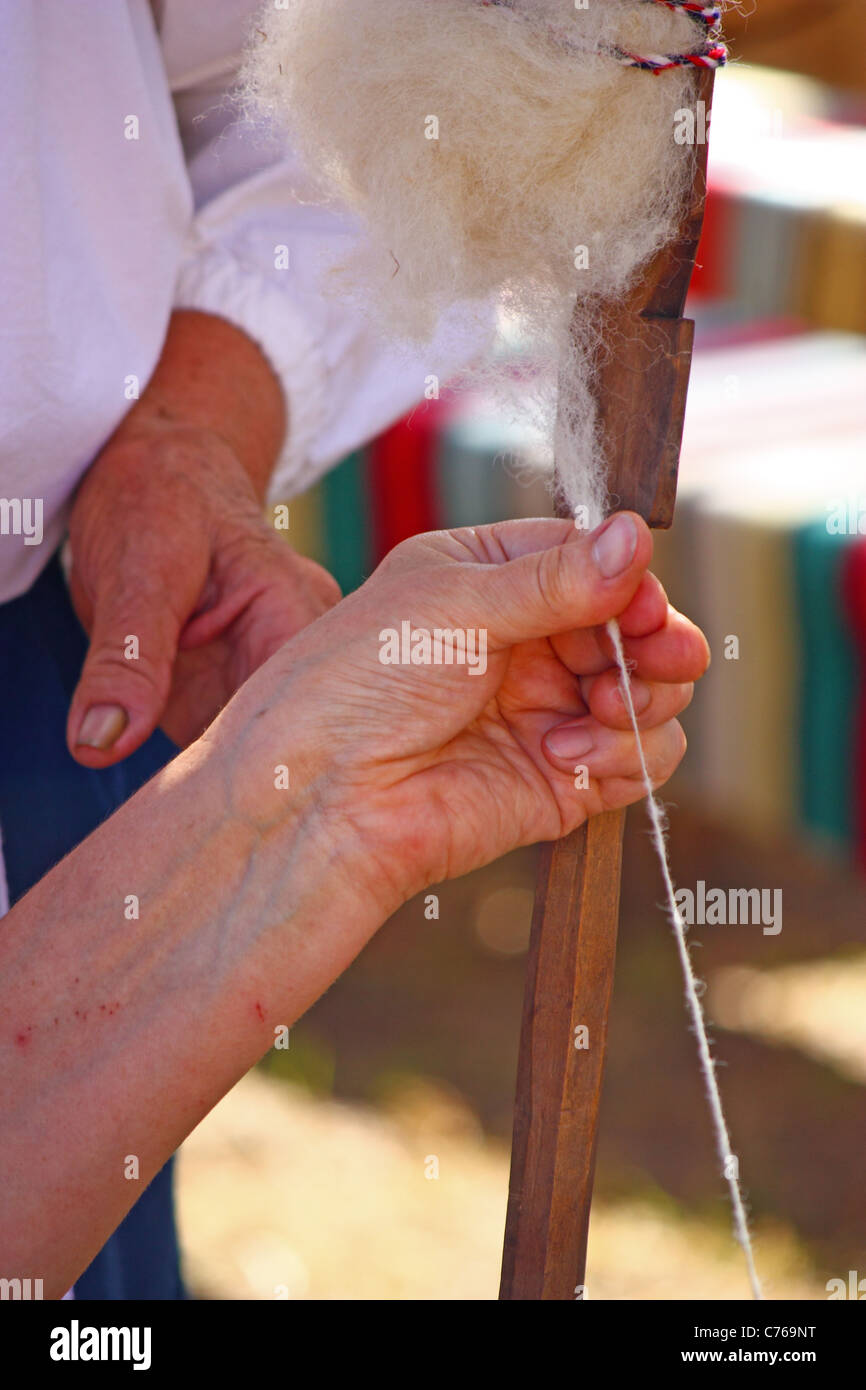 Spinning fiber hi-res stock photography and images - Alamy