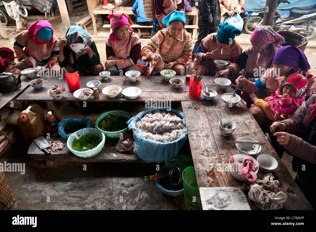 Hmong women eating at the Saturday market of Sapa, North of Vietnam ...
