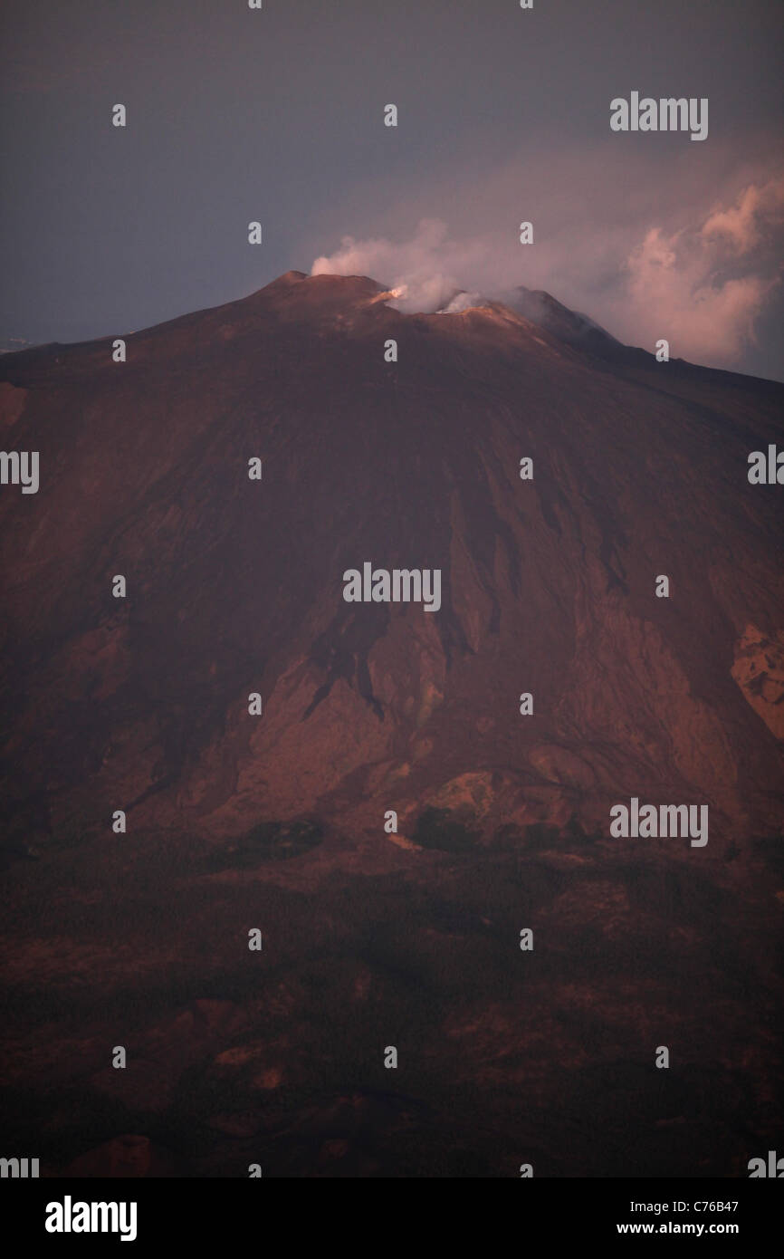 Largest active volcano in europe hi-res stock photography and images ...
