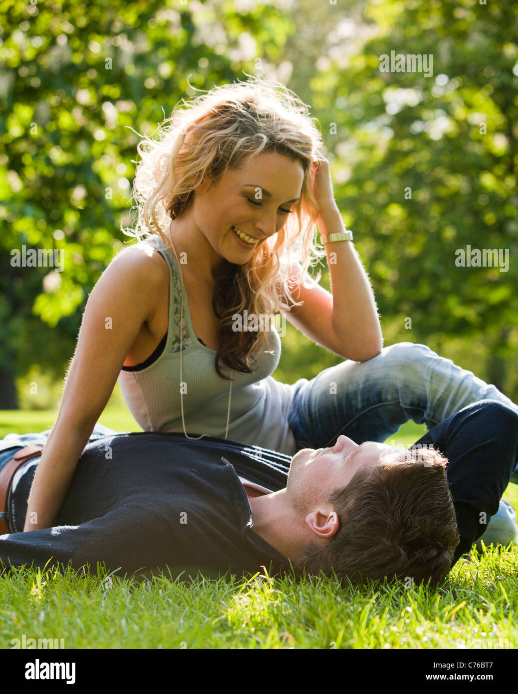 London couple hi-res stock photography and images - Alamy
