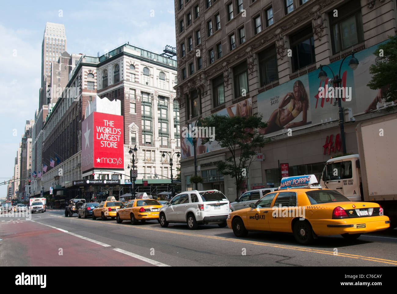 34th St in New York, USA Stock Photo - Alamy