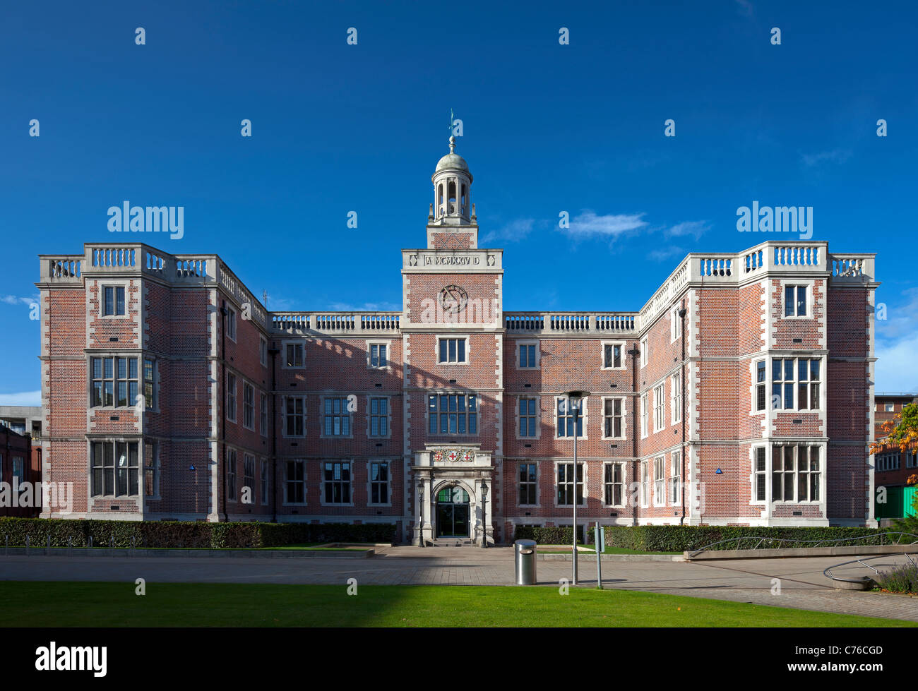 Newcastle university students union building hi-res stock photography ...