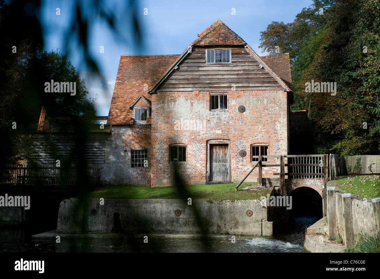 Mapledurham water mill Stock Photo - Alamy