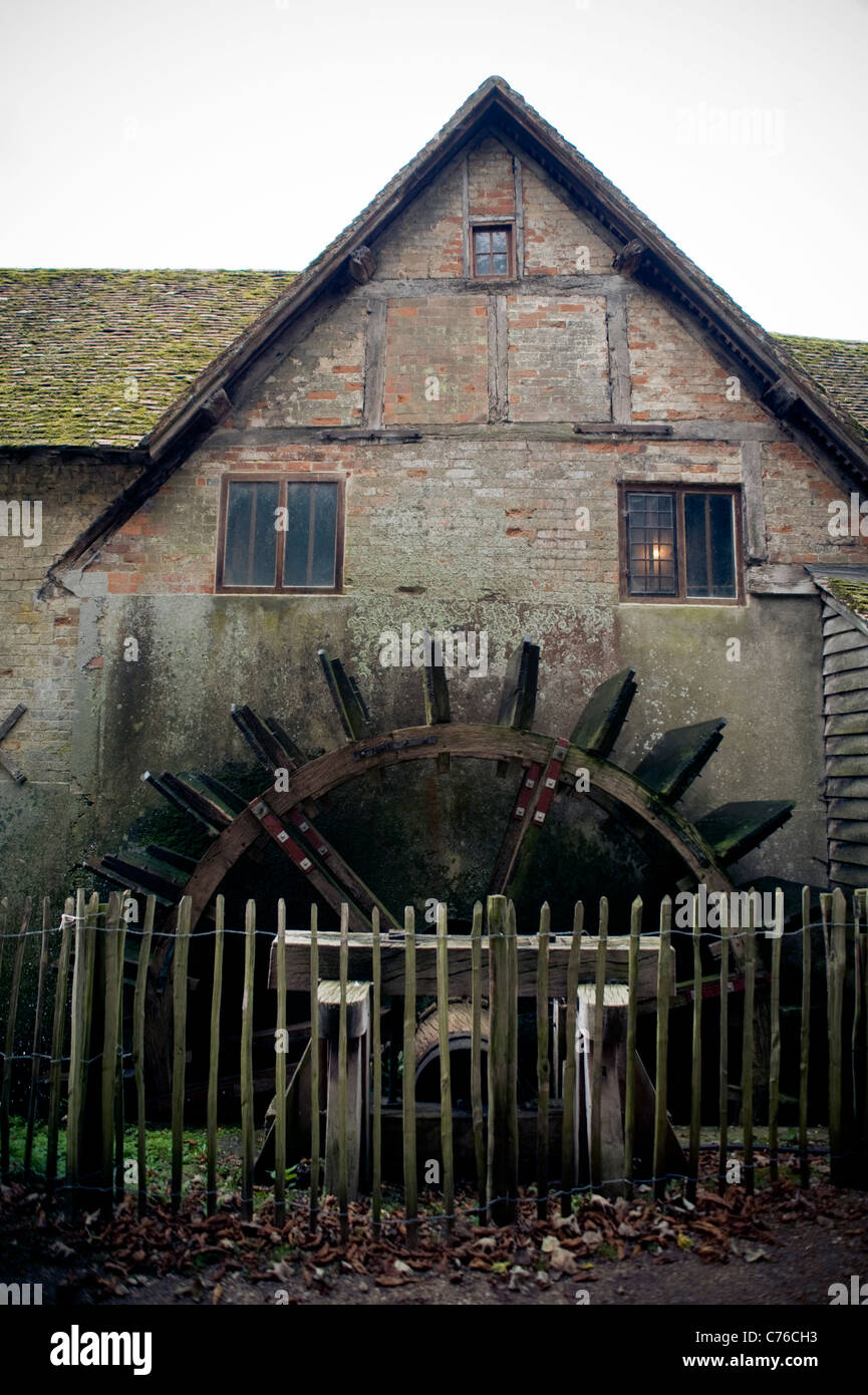 Mapledurham water mill Stock Photo - Alamy