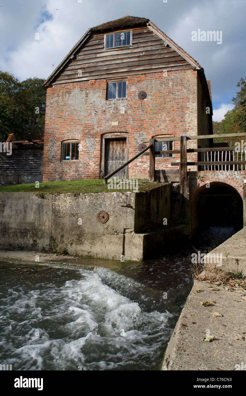 Mapledurham watermill hi-res stock photography and images - Alamy