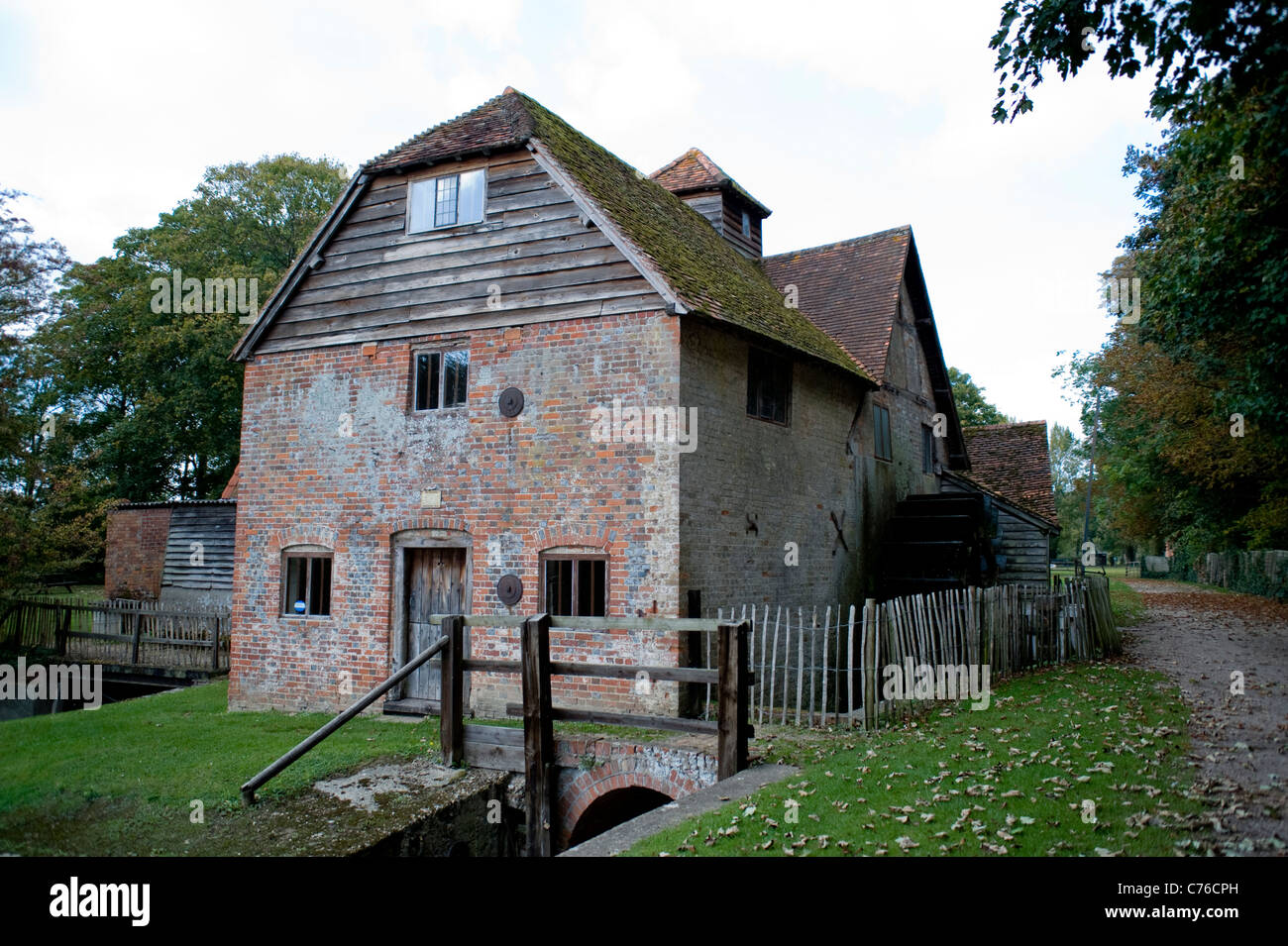 Mapledurham water mill Stock Photo - Alamy