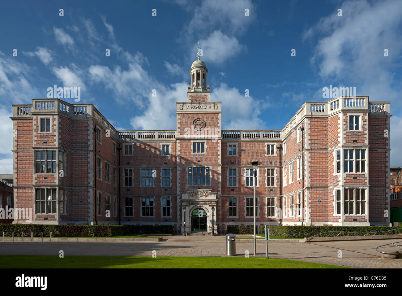Newcastle university students union building hi-res stock photography ...